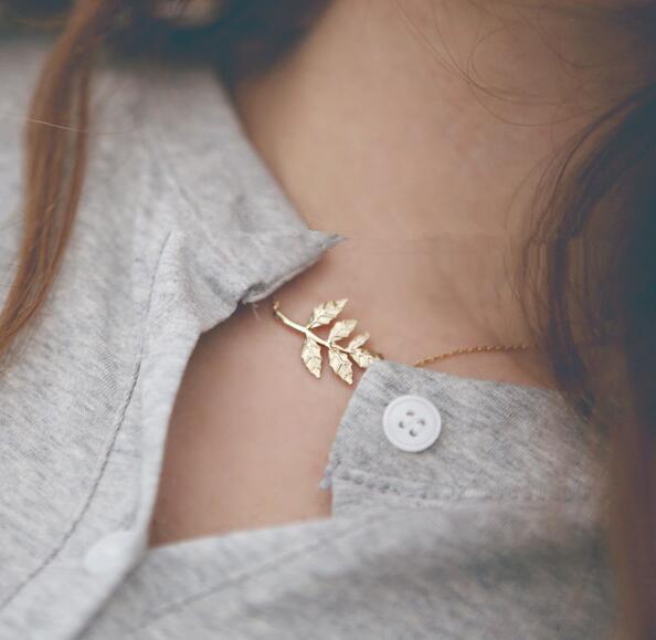 Metal Leaves Short Clavicle Necklace Chain on Luulla