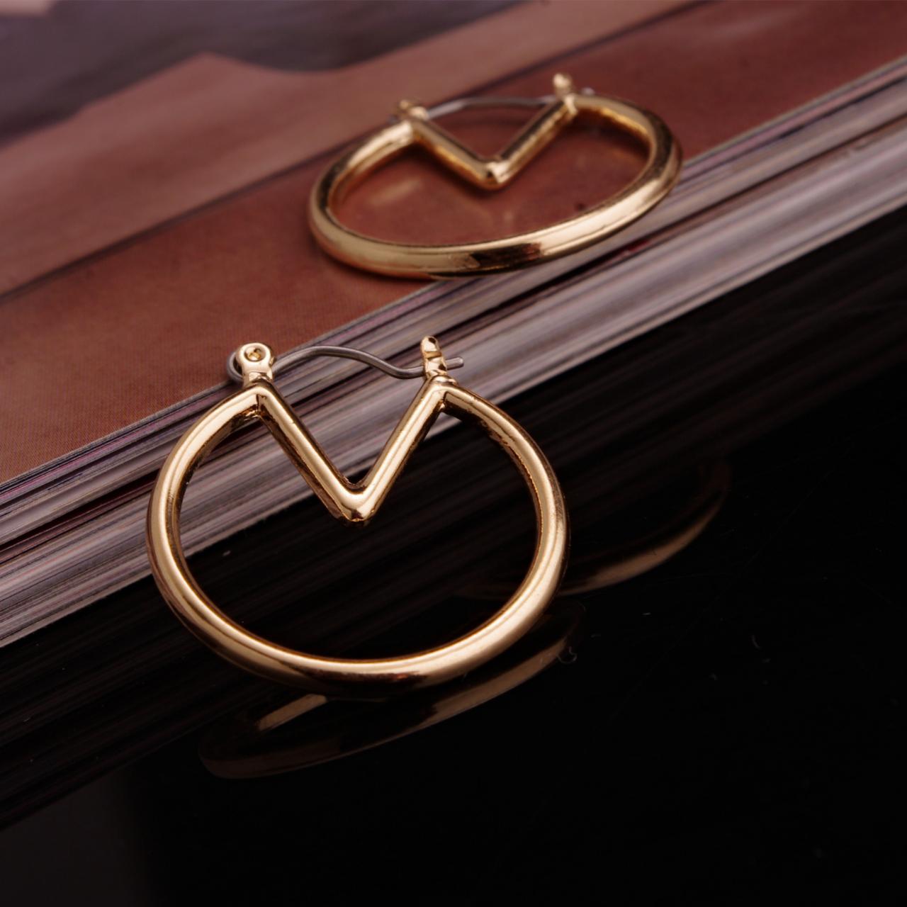 Personality Geometry V Shape Earrings on Luulla