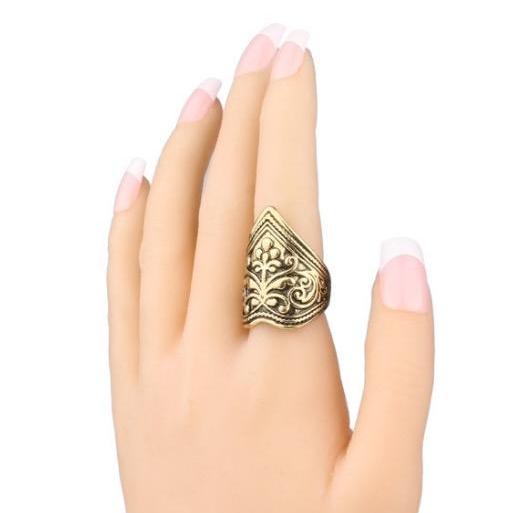 Retro Exquisite Carved Ring on Luulla