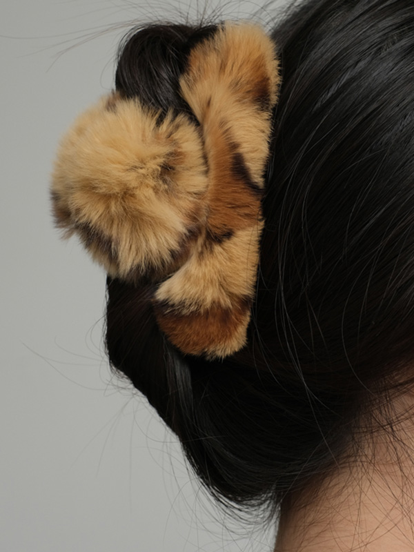 Vintage Contrast Color Faux Fur Hair Clip on Luulla