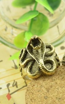 Alloy Cobra Ring on Luulla
