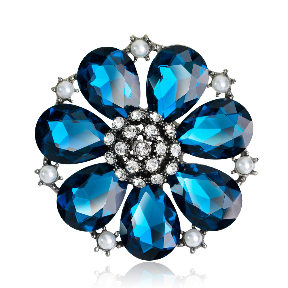 High-grade Elegant Alloy Crystal Brooch on Luulla