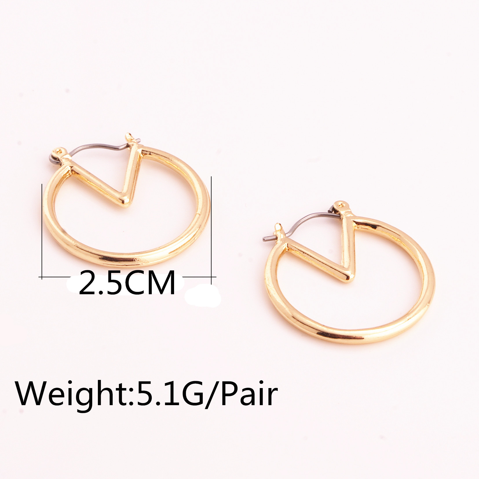 Personality Geometry V Shape Earrings on Luulla